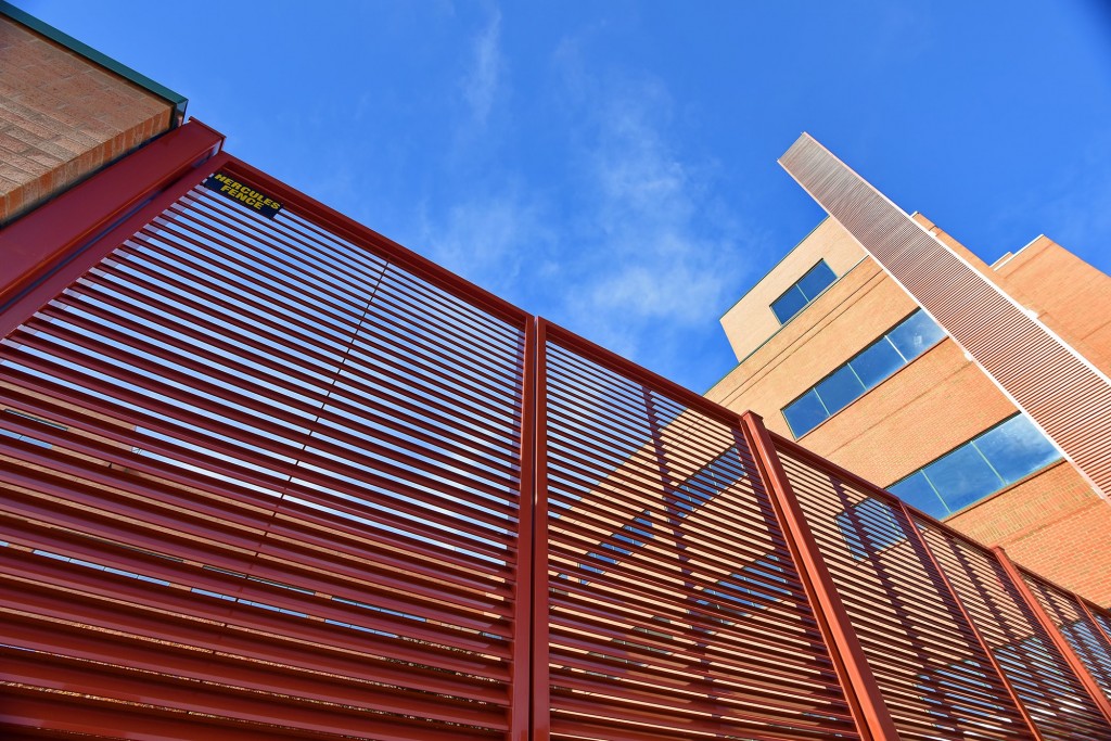 What Are the Advantages of Privacy Louvers?